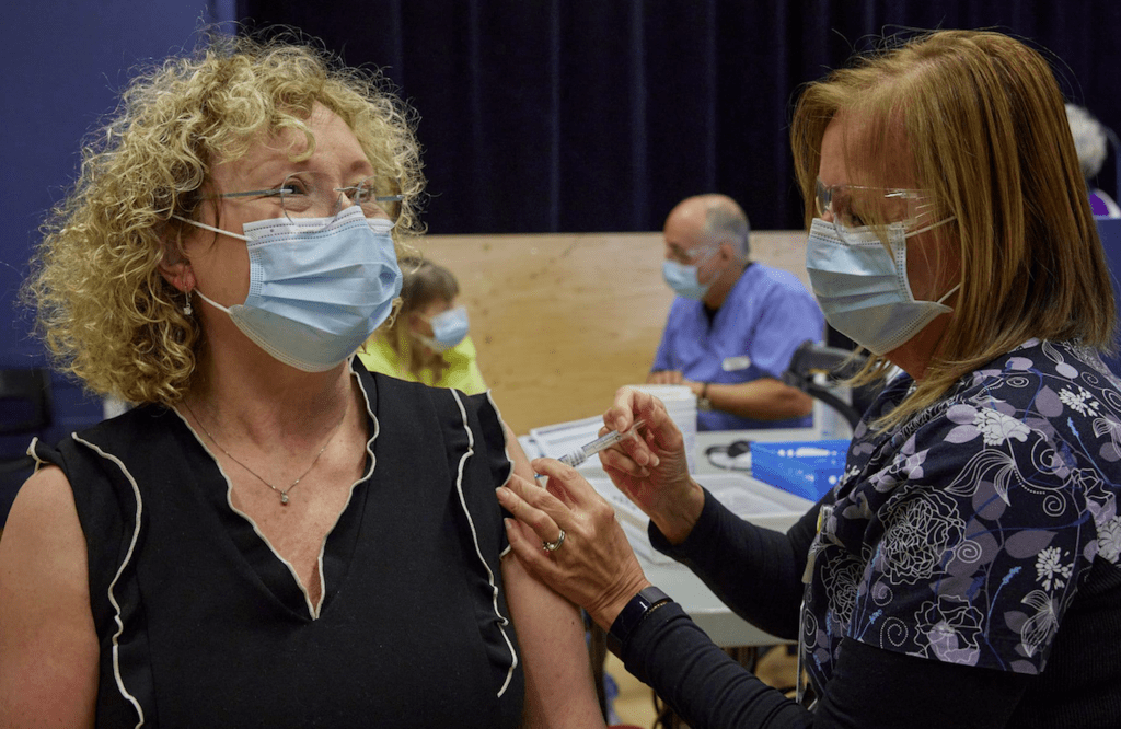 La vaccination progresse bien: c’est au tour des 65 ans et plus - Infos ...